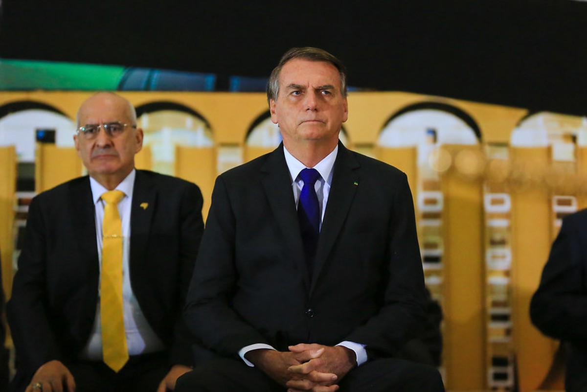 Bolsonaro mantém silêncio por medo da Justiça e de frustrar expectativa ...