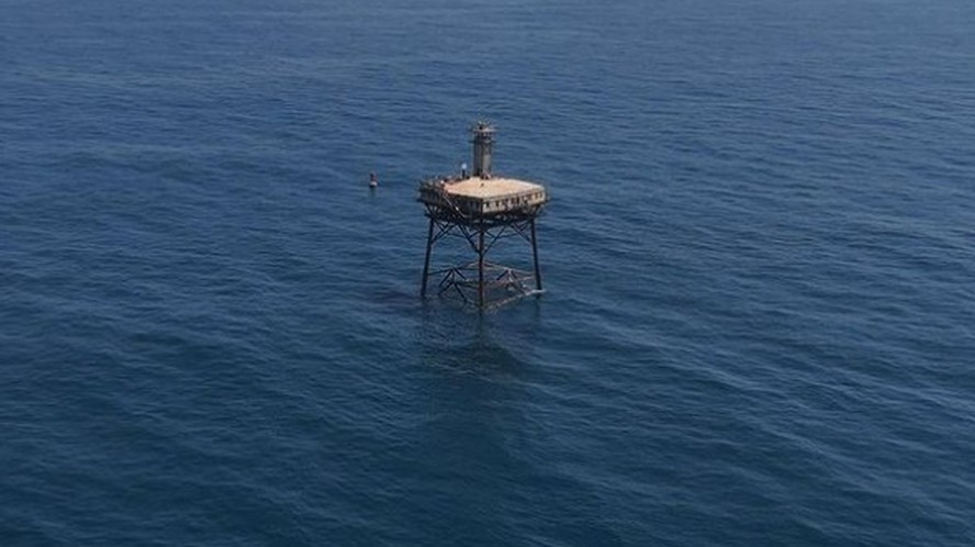 Tempestades, tubarões e naufrágios: conheça 'Frying Pan Tower', o hotel ...