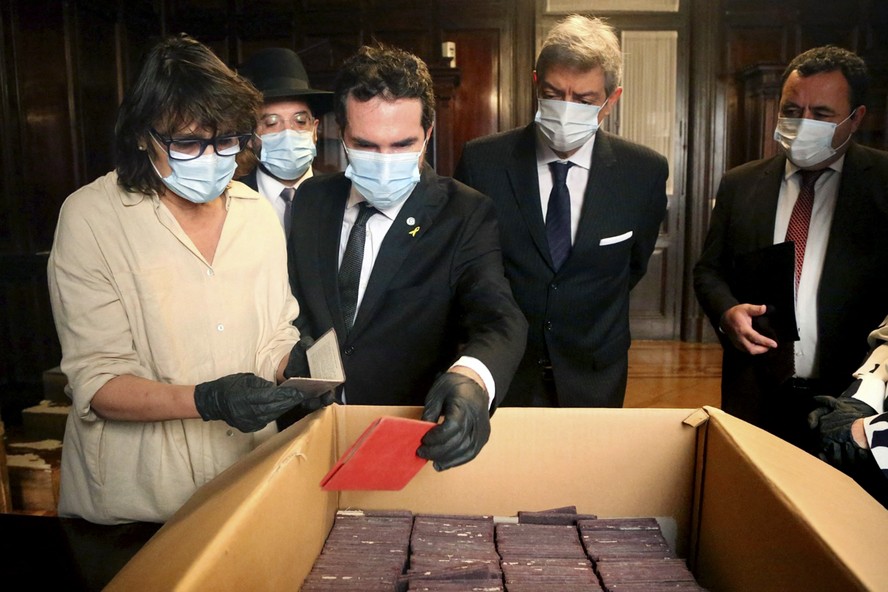 Mais de 80 caixas com material nazista da Segunda Guerra são ...