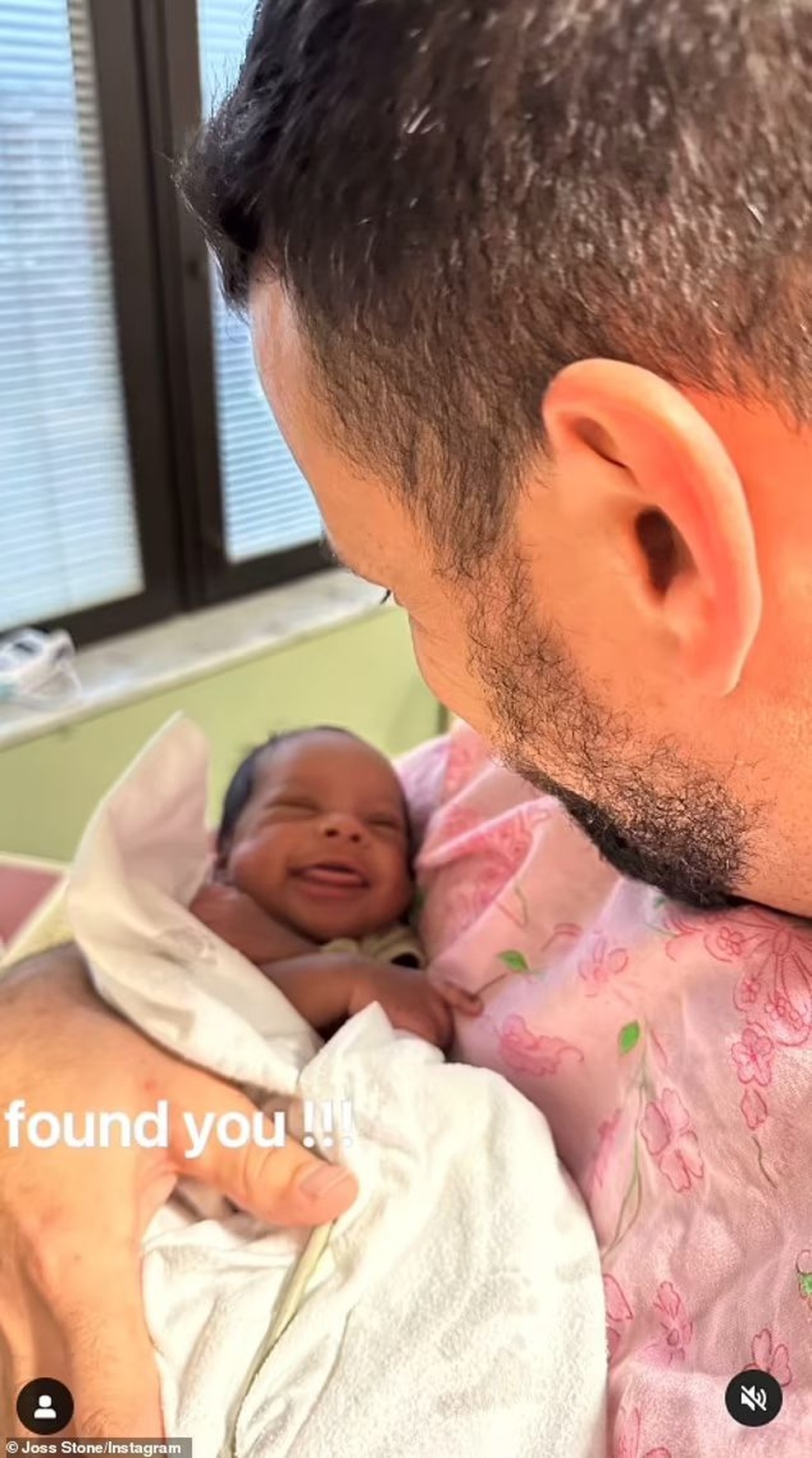 Joss Stone revela que adotou um menino com o marido e compartilha nome do recém-nascido