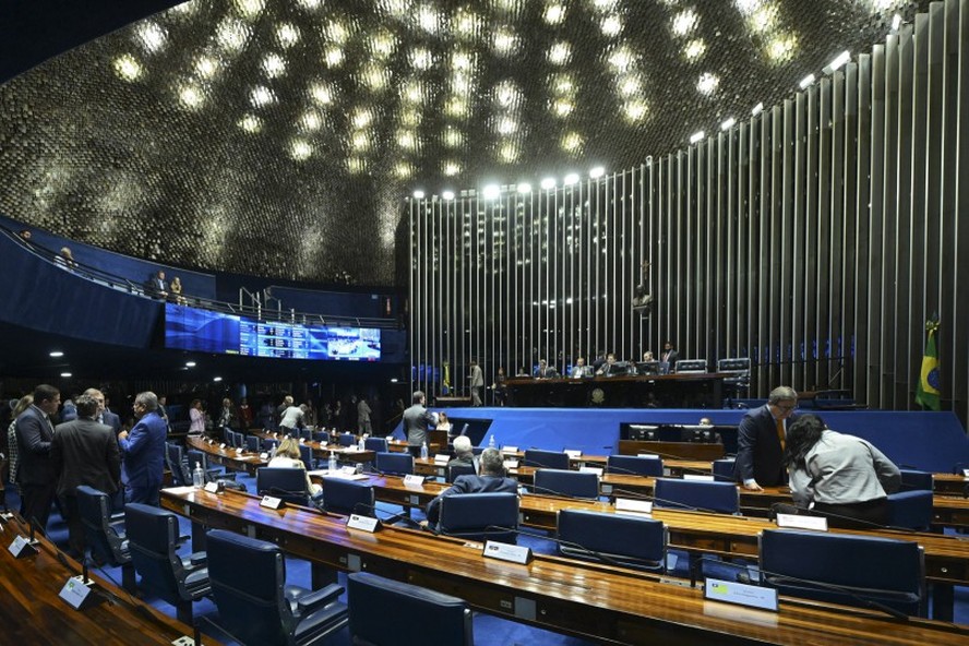 Dez Brasis para pagar a conta das pautas-bomba do Senado
