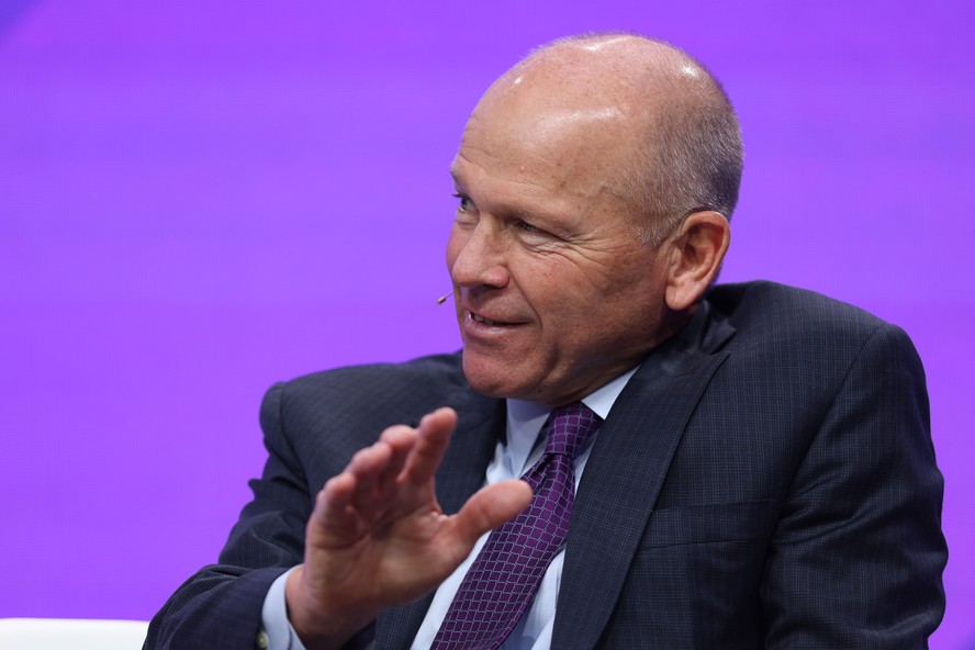 CEO da Boeing reconhece 'erro' após incidente da Alaska Airlines e ...