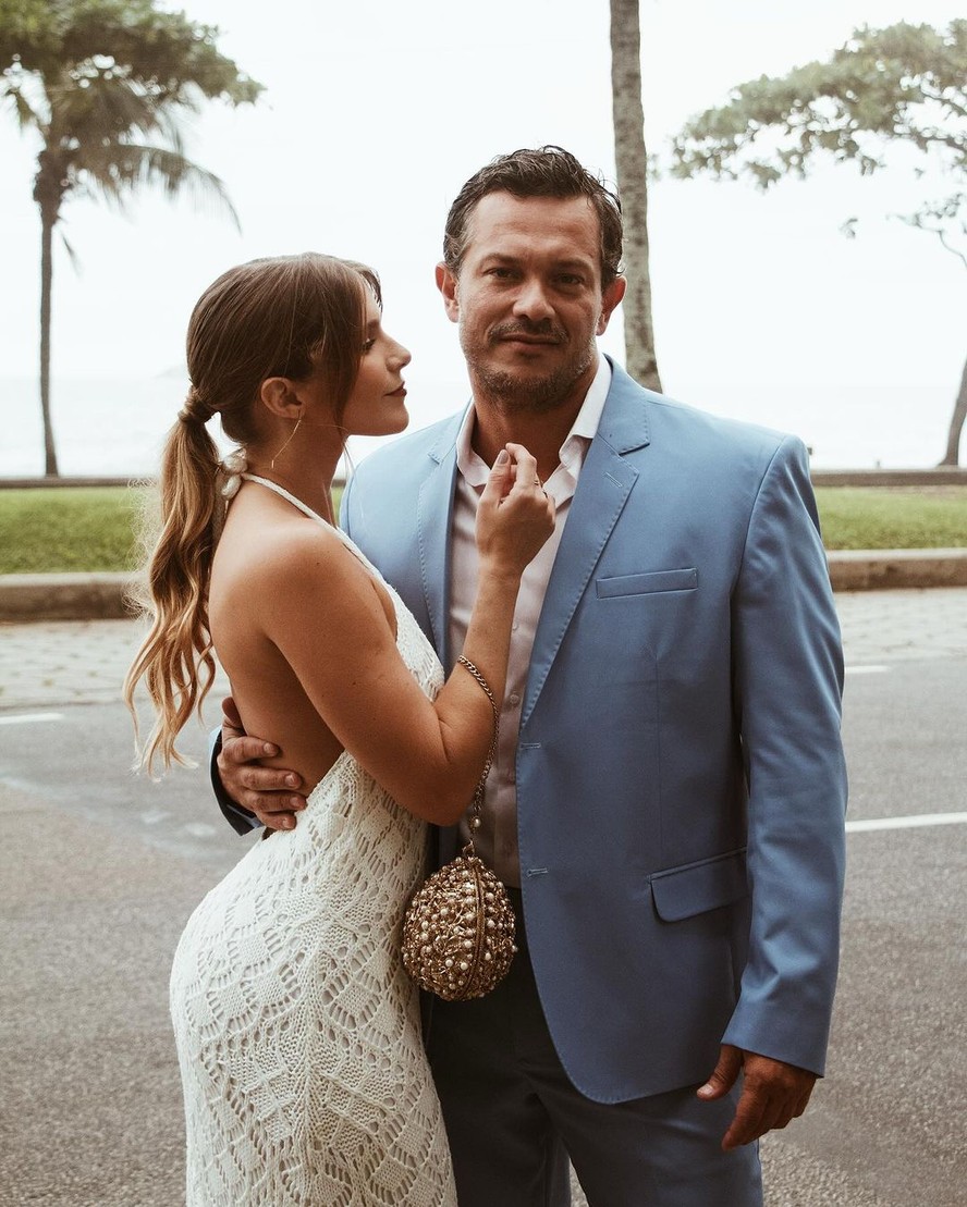 Isabella Santoni posa com namorado pela primeira vez: 'Sim pro amor'