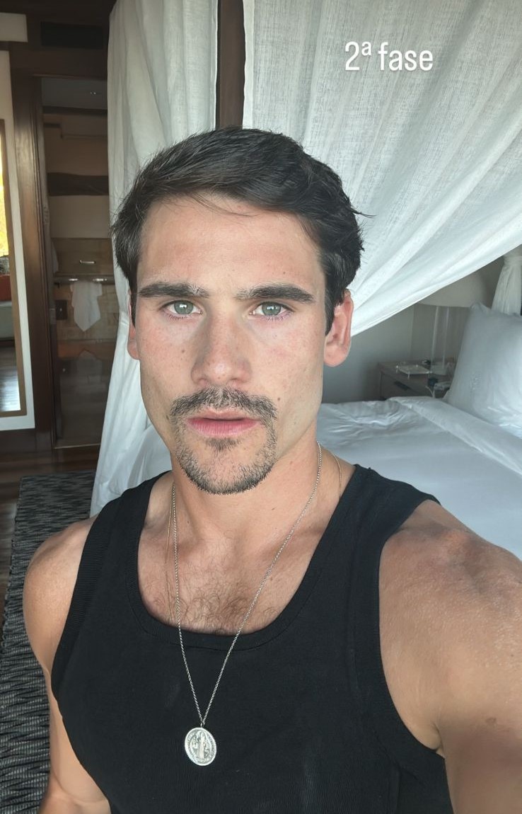 Nicolas Prattes ganha prêmio internacional por atuação na novela 'Mania ...