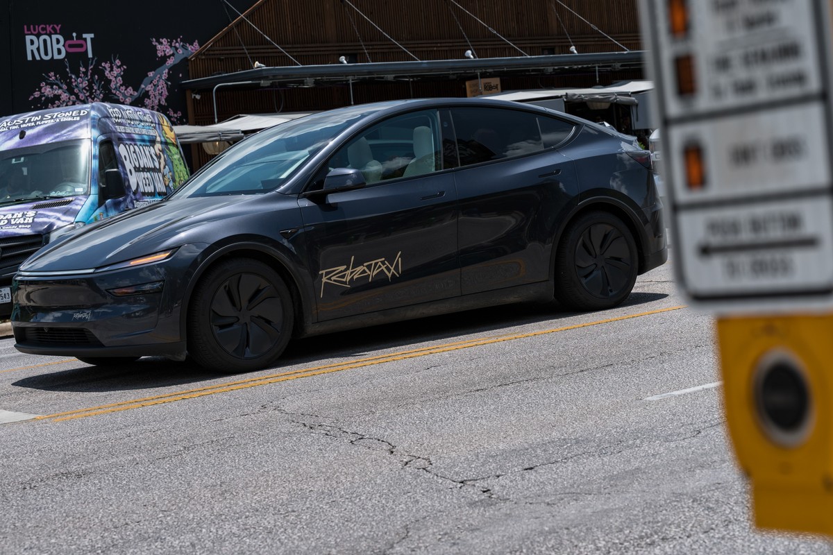 Após quase uma década de expectativas, Tesla finalmente lança seus ...