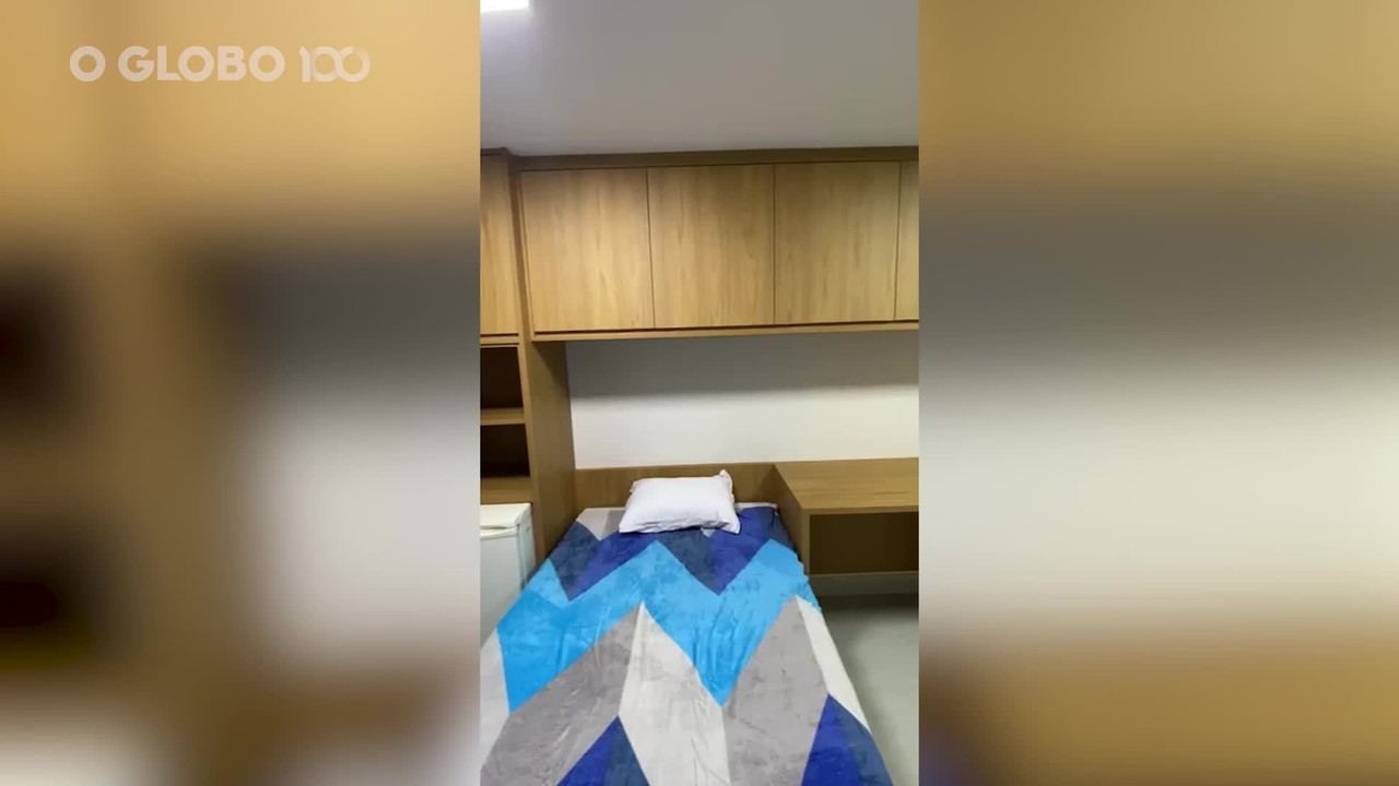 Sala da PF onde Bolsonaro está preso tem cama de solteiro, frigobar, ar ...
