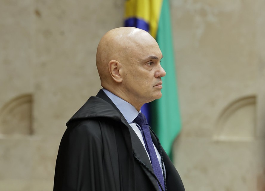 Moraes diz que aliados 'parecem exigir' que Bolsonaro cumpra pena em ...
