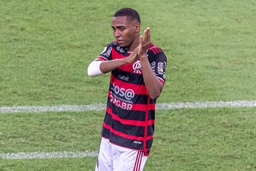 Flamengo acerta empréstimo de Lorran ao Pisa com obrigação de compra de ...