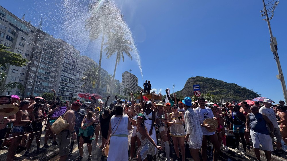 Gilberto Gil é o homenageado do bloco Virtual que desfila nesta manhã ...
