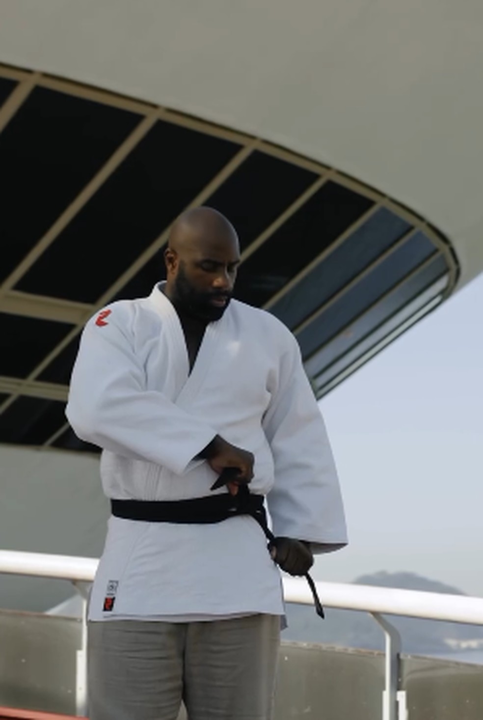 Noivo há 12 anos, tricampeão olímpico de judô Teddy Riner se aventura ...