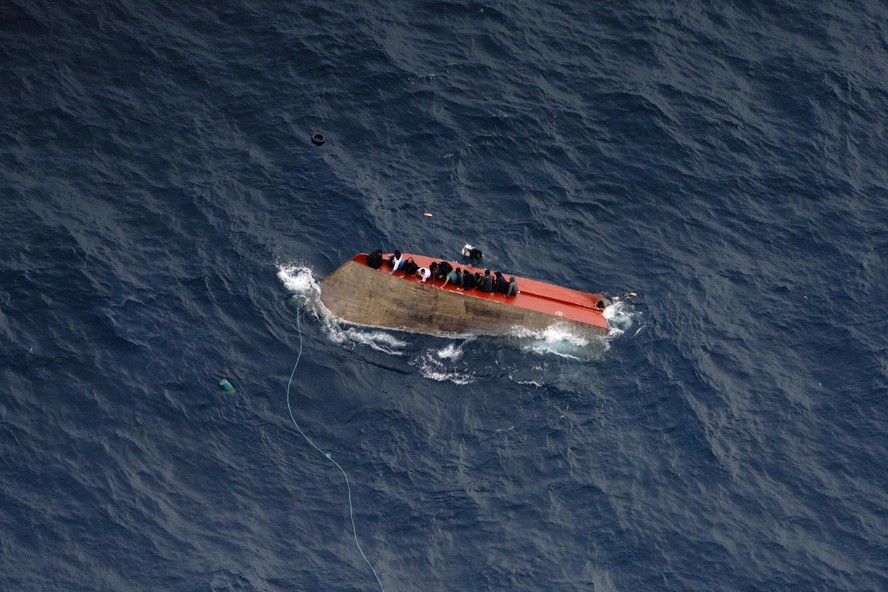 Naufrágio no Mar Mediterrâneo deixa mais de 70 mortos e desaparecidos