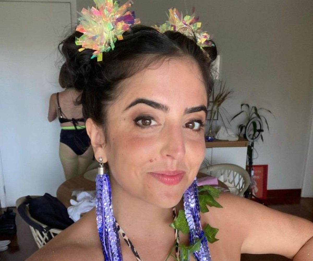 Quem é Lívia La Gatto, a comediante que foi ameaçada pelo coach Thiago ...