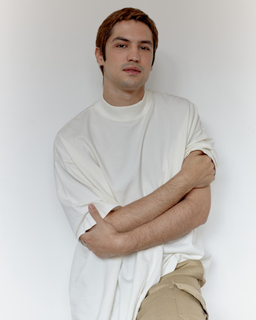 Gabriel Leone fala sobre carreira, trabalho com o diretor Breno ...