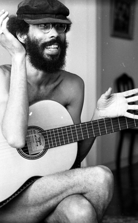 'Oh minha honey baby': Fernanda Torres cantou sucesso de Jards Macalé no cinema; assista