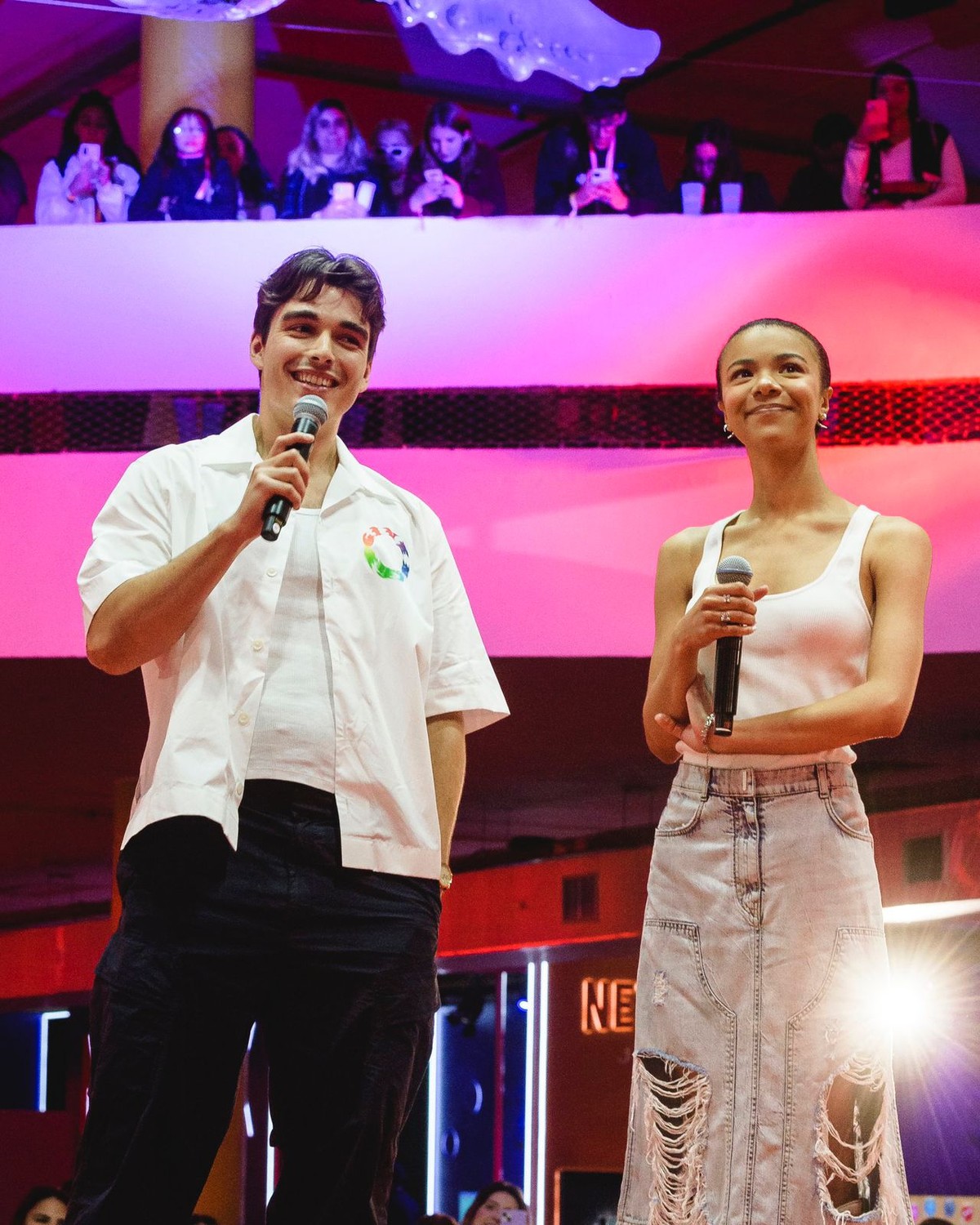 Ator que interpreta rei George em ‘Rainha Charlotte’ revela ter ...