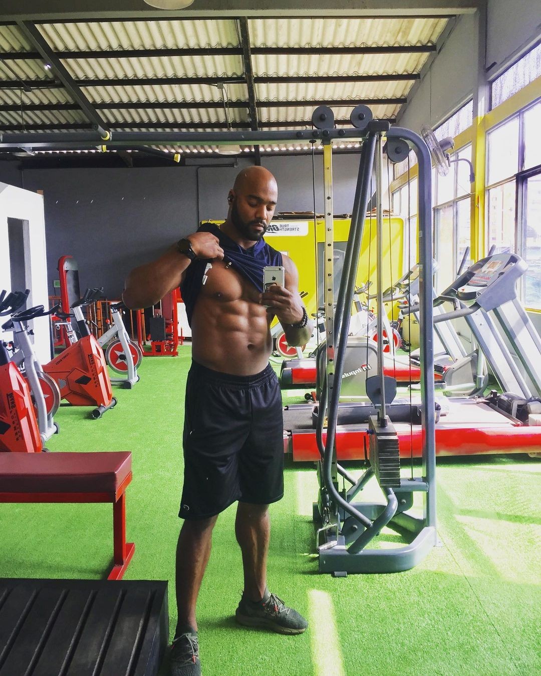 Personal trainer brasileiro morre após contrair catapora no Chile