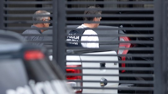 Defesa admite que Bolsonaro tinha arma em casa e que equipe de ...