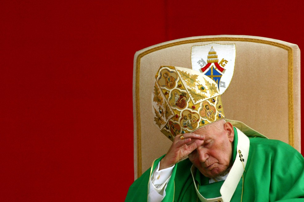 Quanto tempo durou o conclave que elegeu o Papa Francisco?