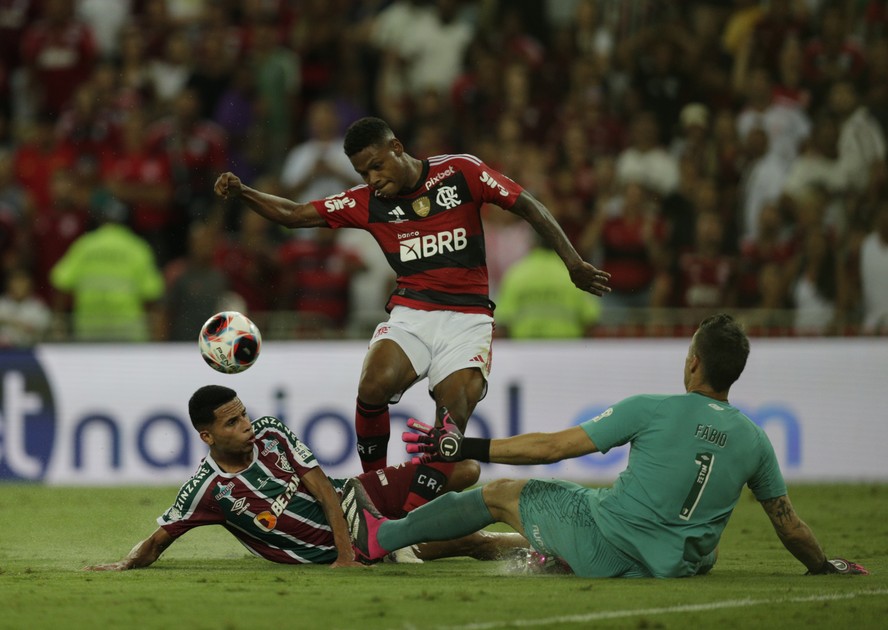 Façam o favor de acabar logo com os Estaduais