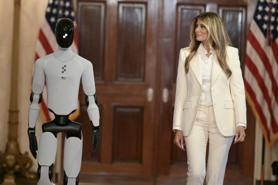 Como funciona o robô humanoide, operado com IA, que acompanhou Melania ...