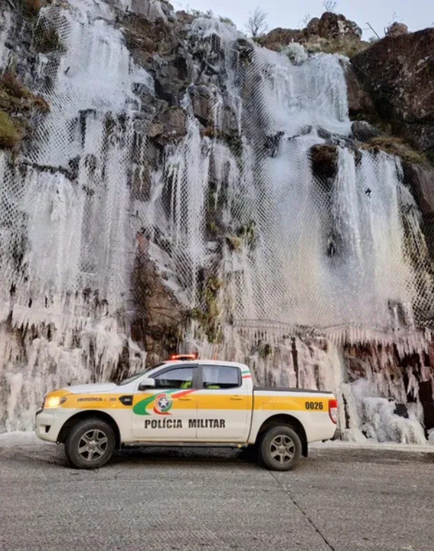 Frio intenso no Sul congela paredão da Serra do Rio do Rastro em Santa ...