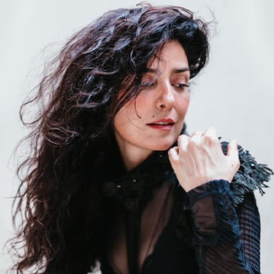 Letícia Sabatella faz show em homenagem ao Dia da Mulher