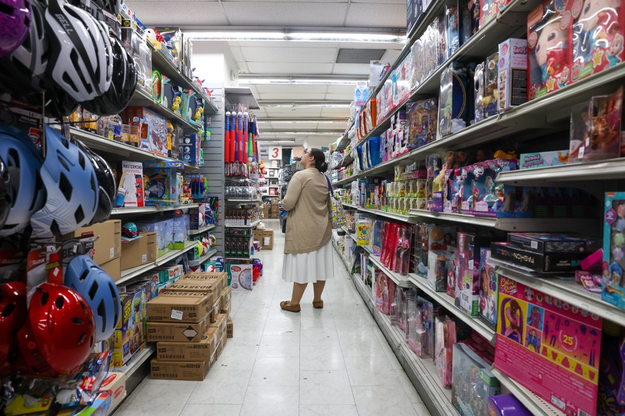 Por que a economia americana, sob Donald Trump, virou uma ‘torre de Jenga’?