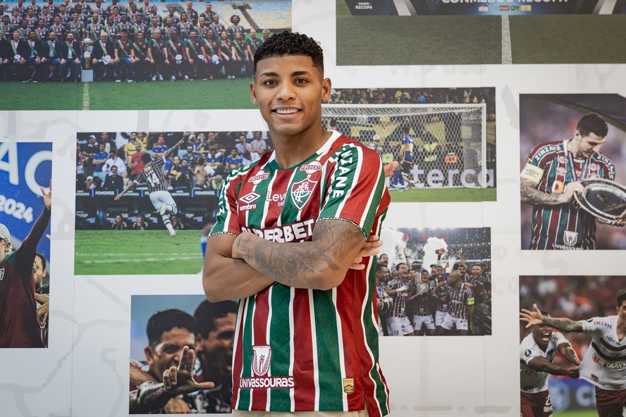 Fluminense anuncia contratação do volante Hércules, que assina até 2029