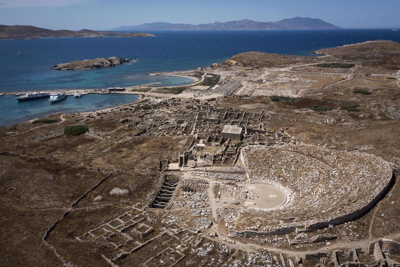 Mais de dez tremores de terra são sentidos na ilha grega de Santorini ...