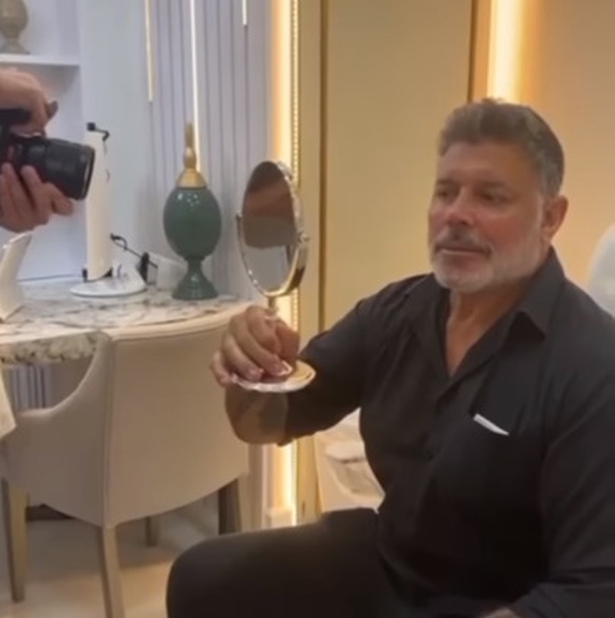 Alexandre Frota faz harmonização facial e mostra antes e depois; vídeo