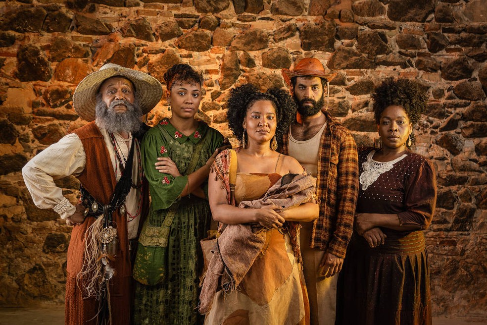 Atores veteranos, como Fernanda Montenegro e Othon Bastos, encabeçam ...