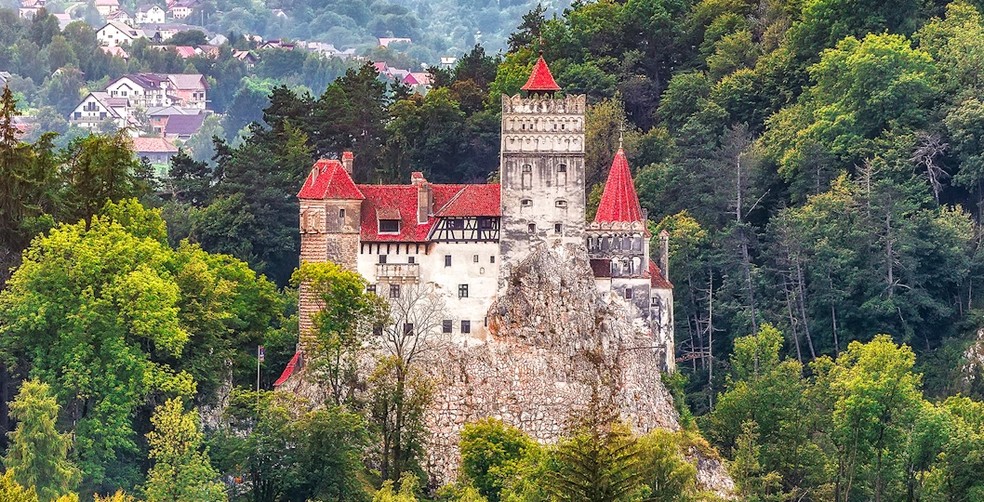 De Drácula a Frankenstein: conheça os castelos medievais que escondem ...