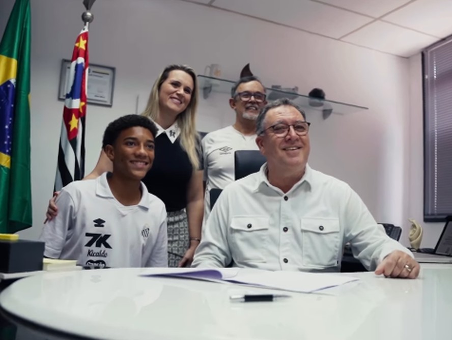 Robinho Jr.: Santos renova com promessa, filho de ex-jogador, até 2027