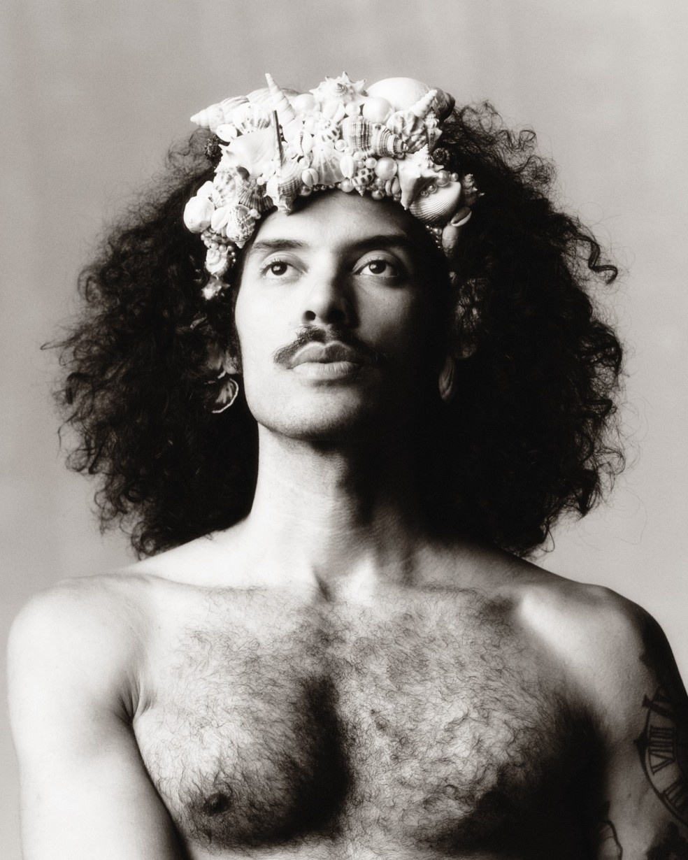 Caio ganha destaque na cena pop com músicas que exaltam a diversidade e ...