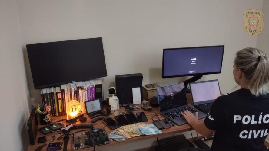 Hacker acusado de revender materiais didáticos de forma clandestina a ...