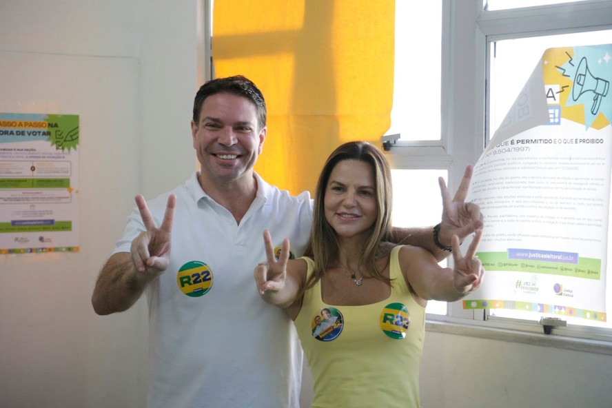 Mulher de Ramagem comenta fuga do marido e ida da família para os EUA ...