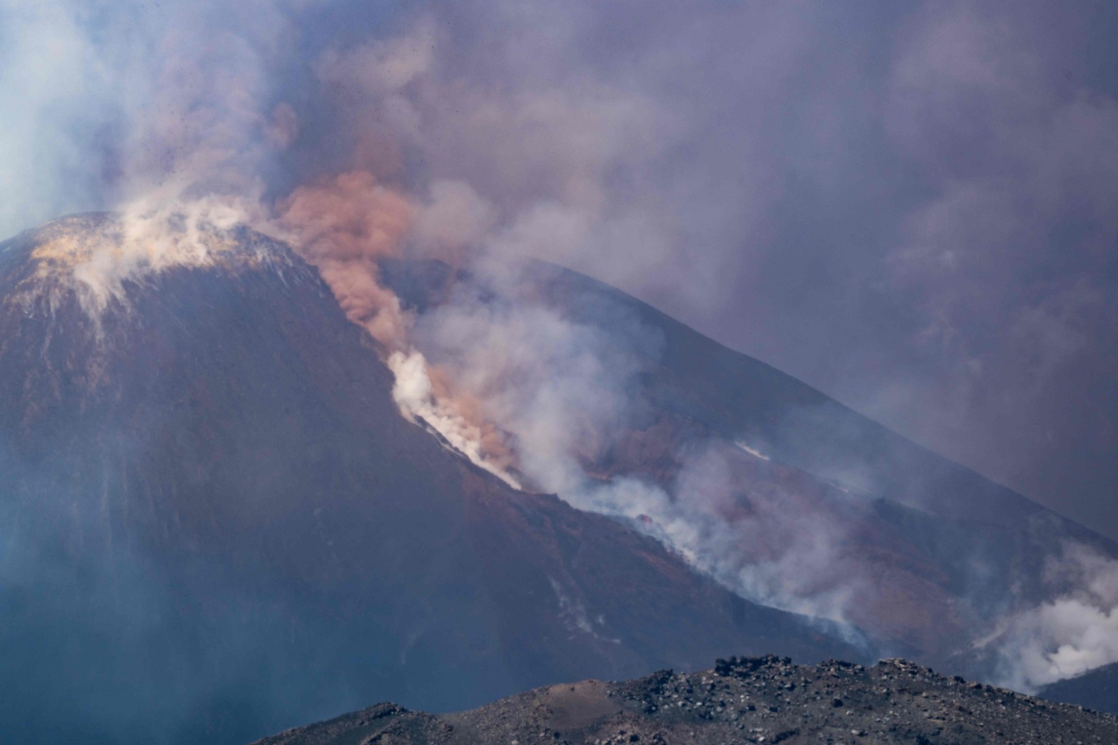 Erupção do Etna é encerrada, mas vulcão segue em alerta