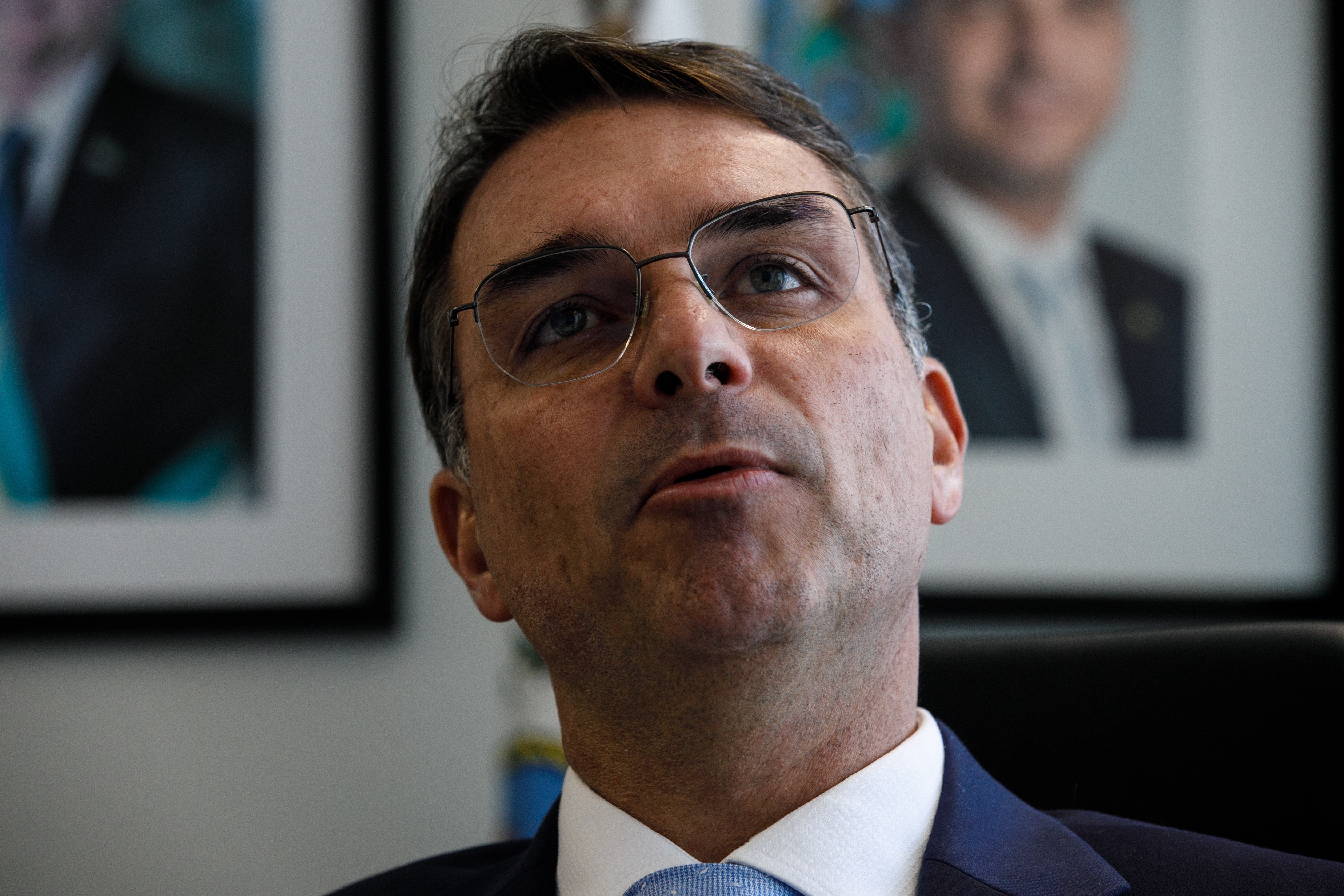 No Chile, Flávio diz que Lula foi 'pequeno' ao cancelar ida à posse de Kast