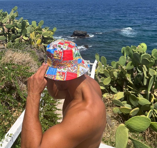 'Que boa genética': Internautas brasileiros 'invadem' perfil de Danilo ...