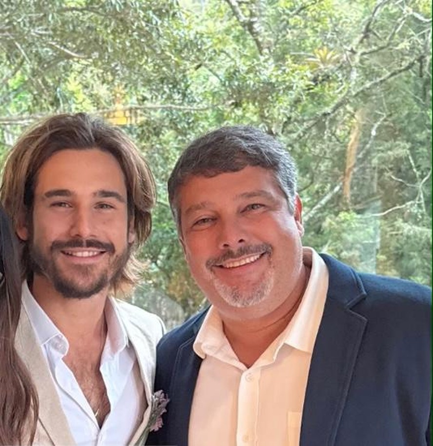 Nicolas Prattes fala sobre susto com internação do pai