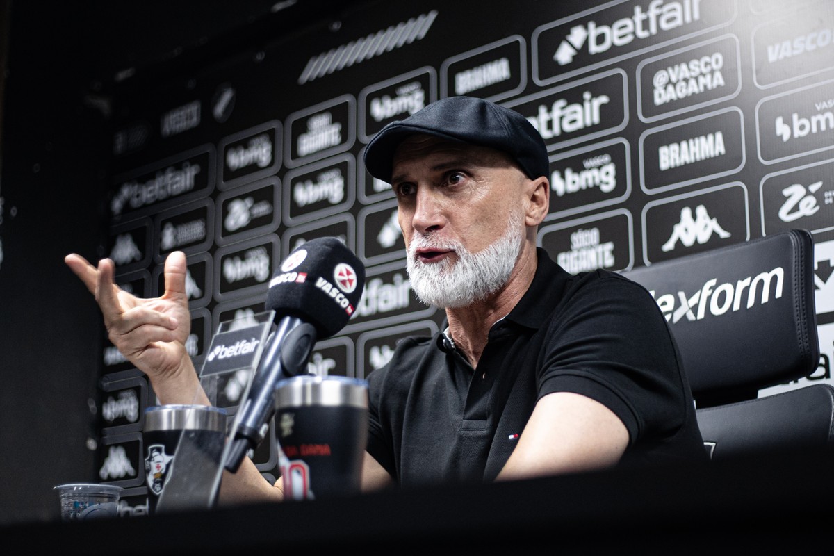 Álvaro Pacheco é demitido do Vasco após quatro jogos no comando do time