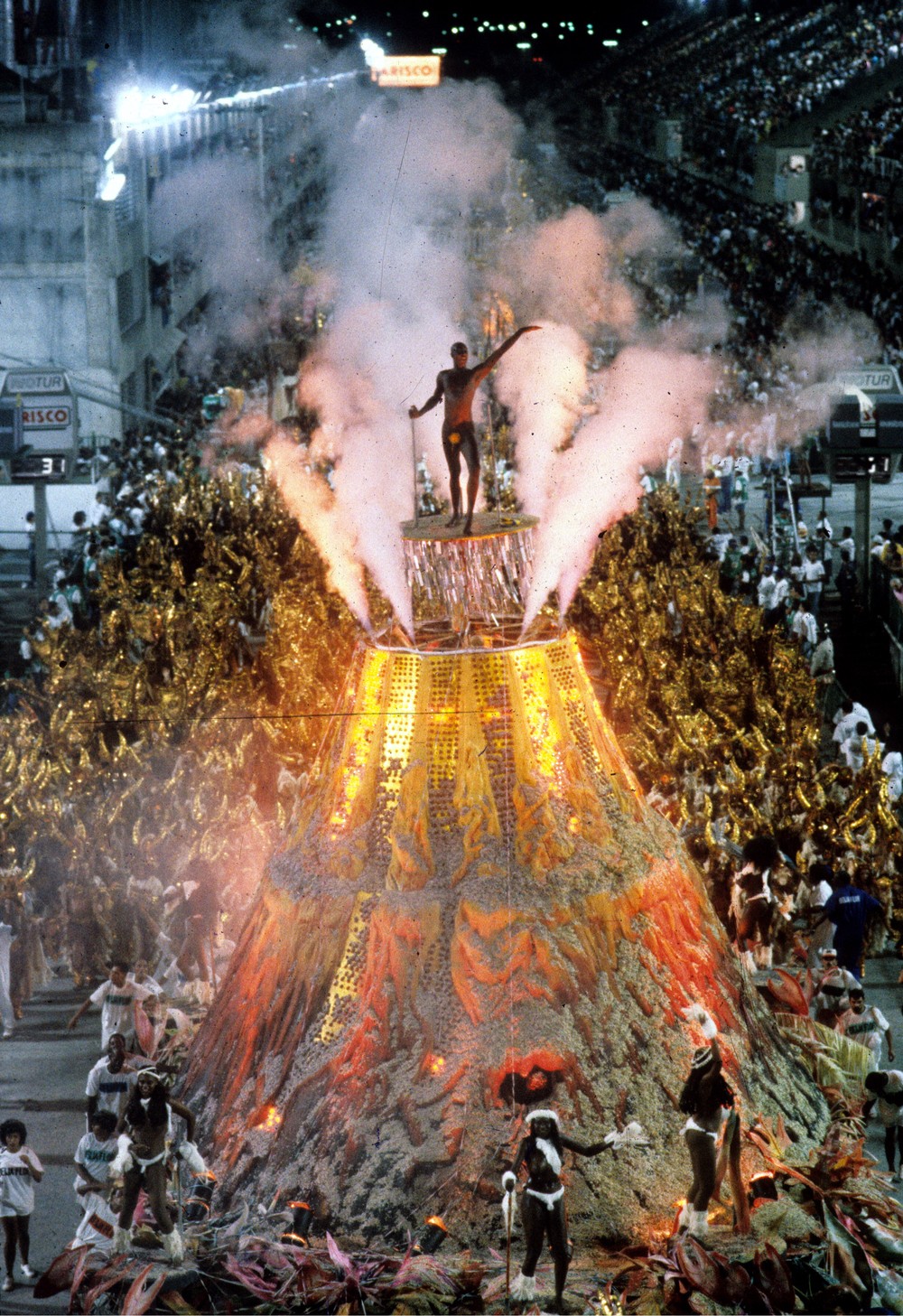 Evolução sexual no carnaval: como a nudez e os corpos desfilaram ao ...