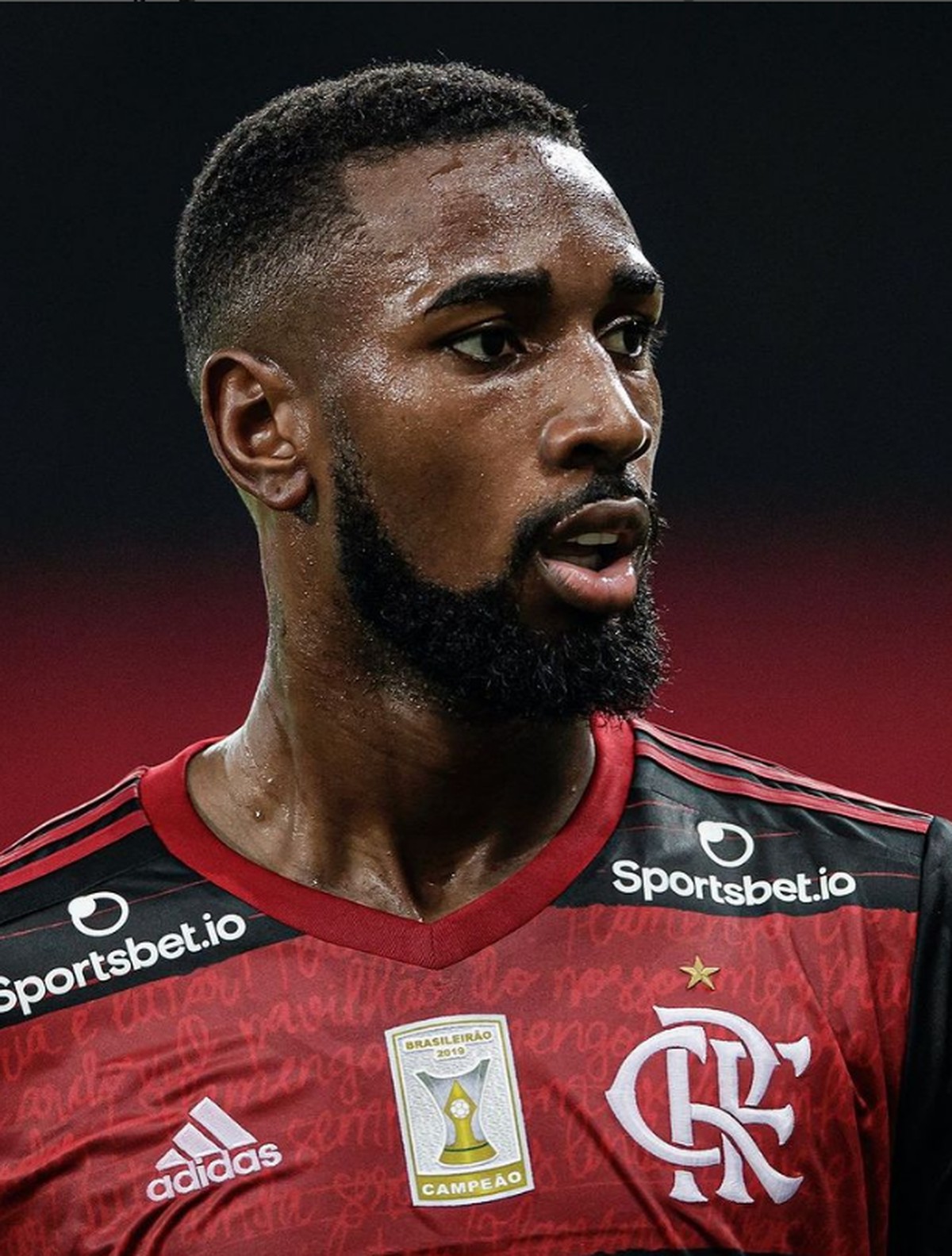 Confusão entre Gerson e Varela terminou em soco direto do brasileiro no uruguaio