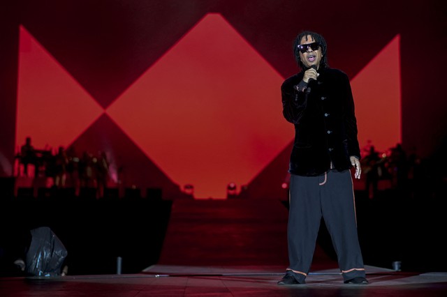 Artista fala sobre obra projetada em show de Djavan: 'Uma das maiores ...