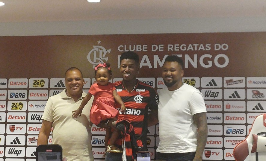 Apresentado no Flamengo, Vitão lembra primeiro contato com Filipe Luís ...