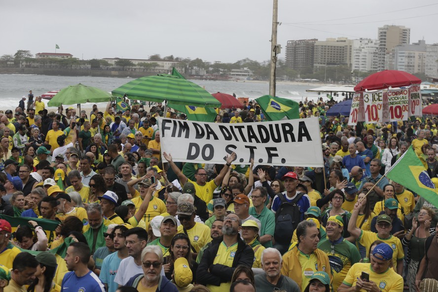 Manifestação bolsonarista no Rio reúne 42,7 mil pessoas em Copacabana