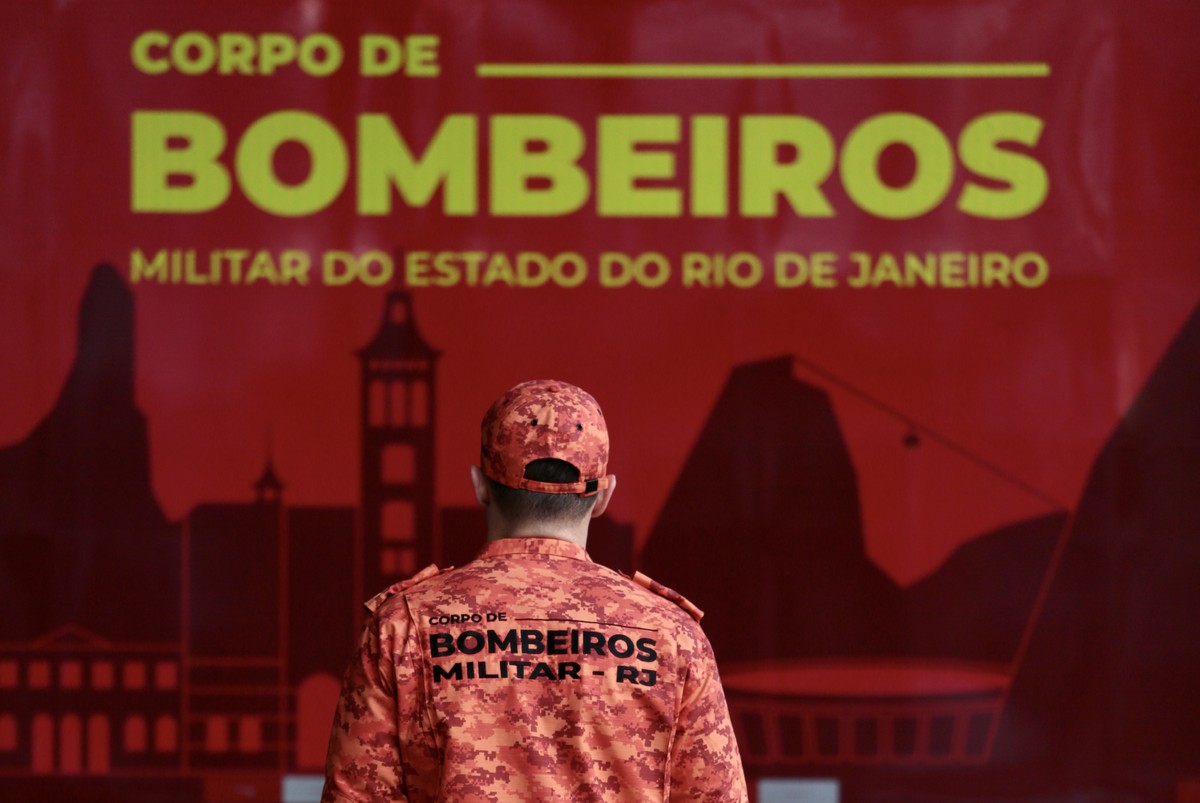 Bombeiros do Rio têm autorizada a mudança de uniforme, que passa a ser ...