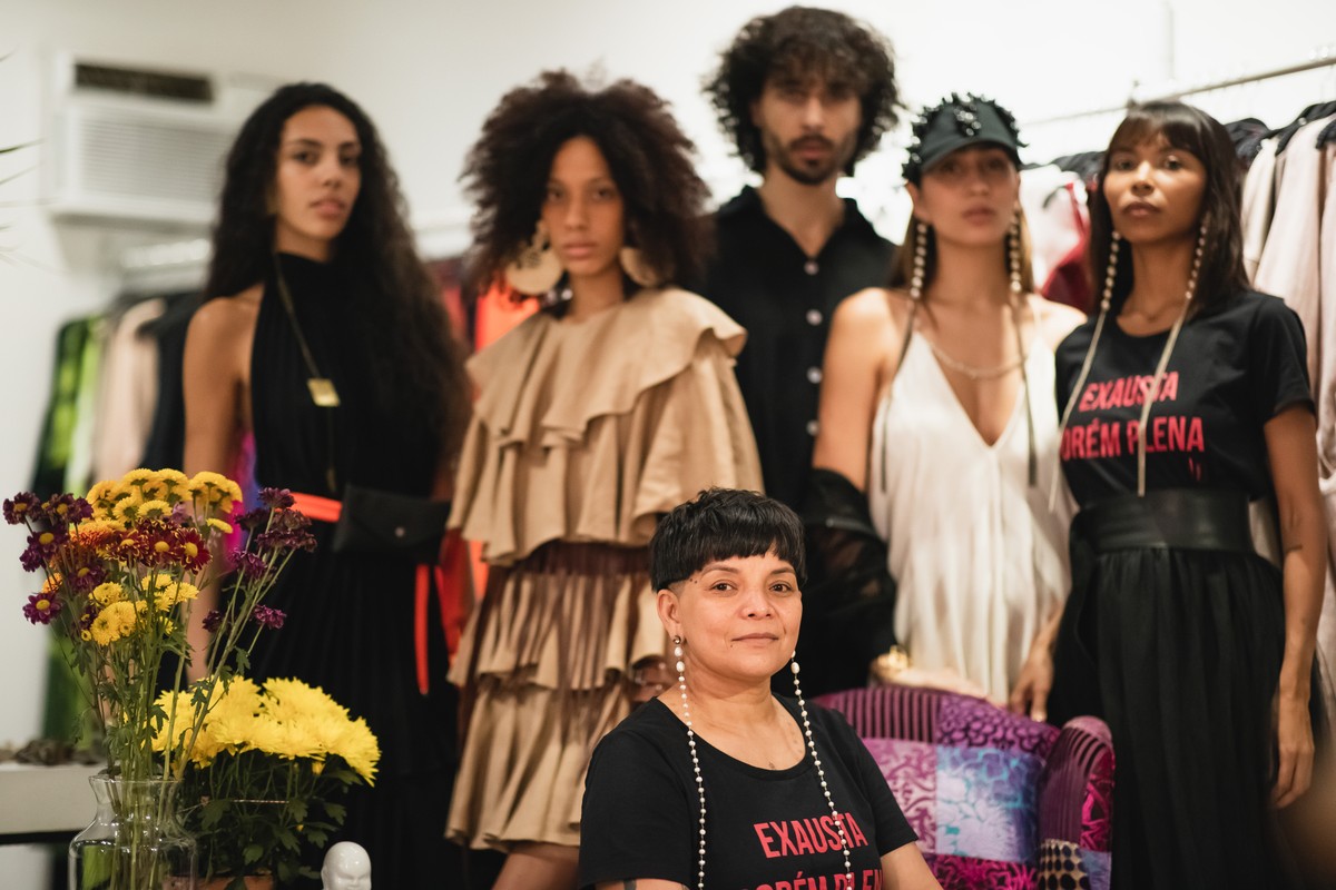 Desfile com 20 modelos e moda brasileira: evento vai transformar praça ...