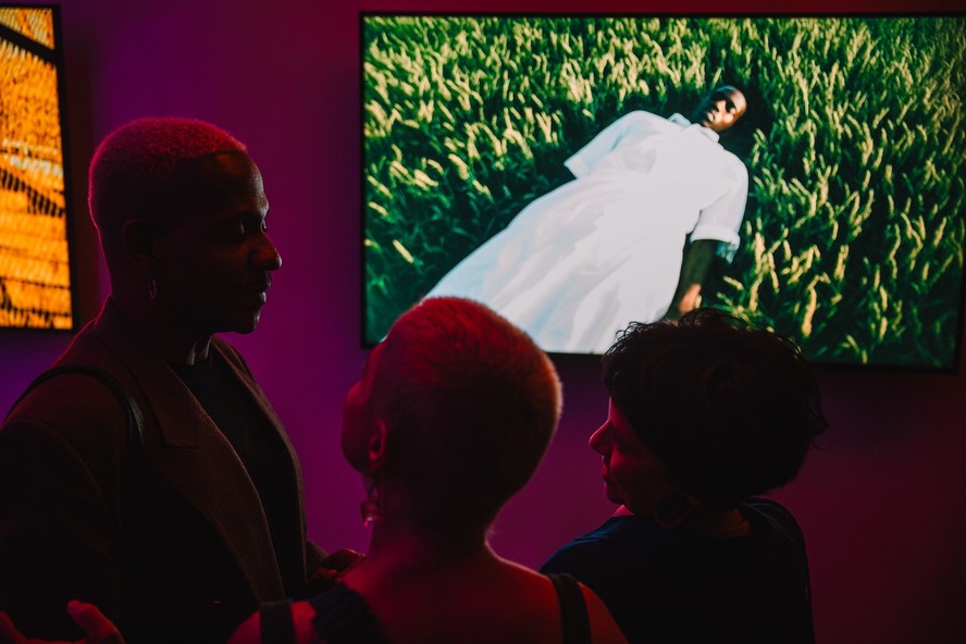 Obras digitais inéditas de artistas negros ocupam o Viaduto de ...