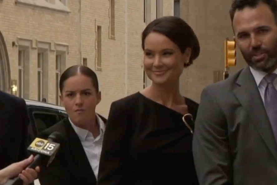 Ex-âncora de telejornal é condenada a 10 anos de prisão por fraude ...